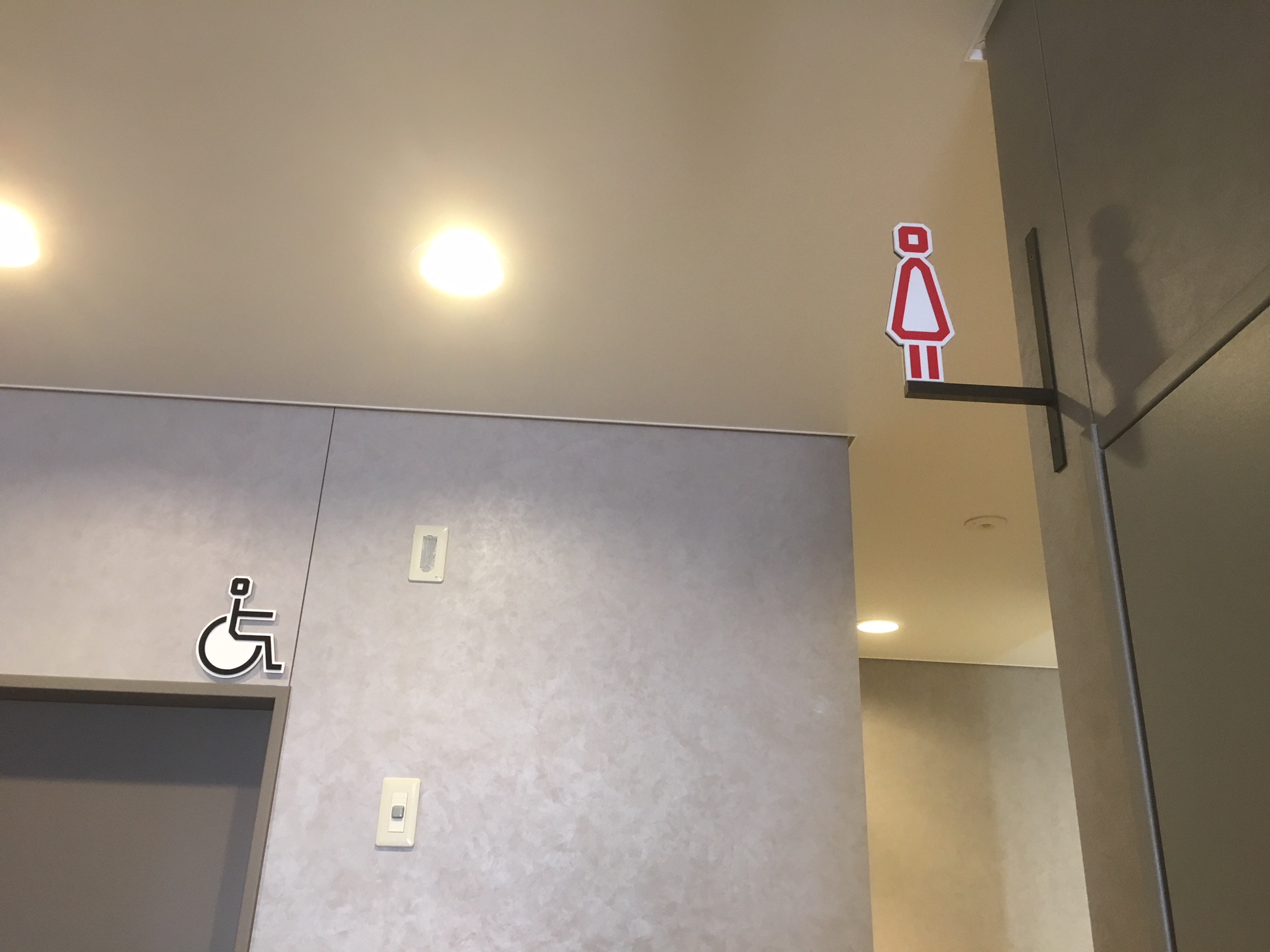 ピクトサインとは？トイレの案内も、魅せ方ひとつでグッとおしゃれに！低価格・短納期で製作できるピクトサインもご紹介します。